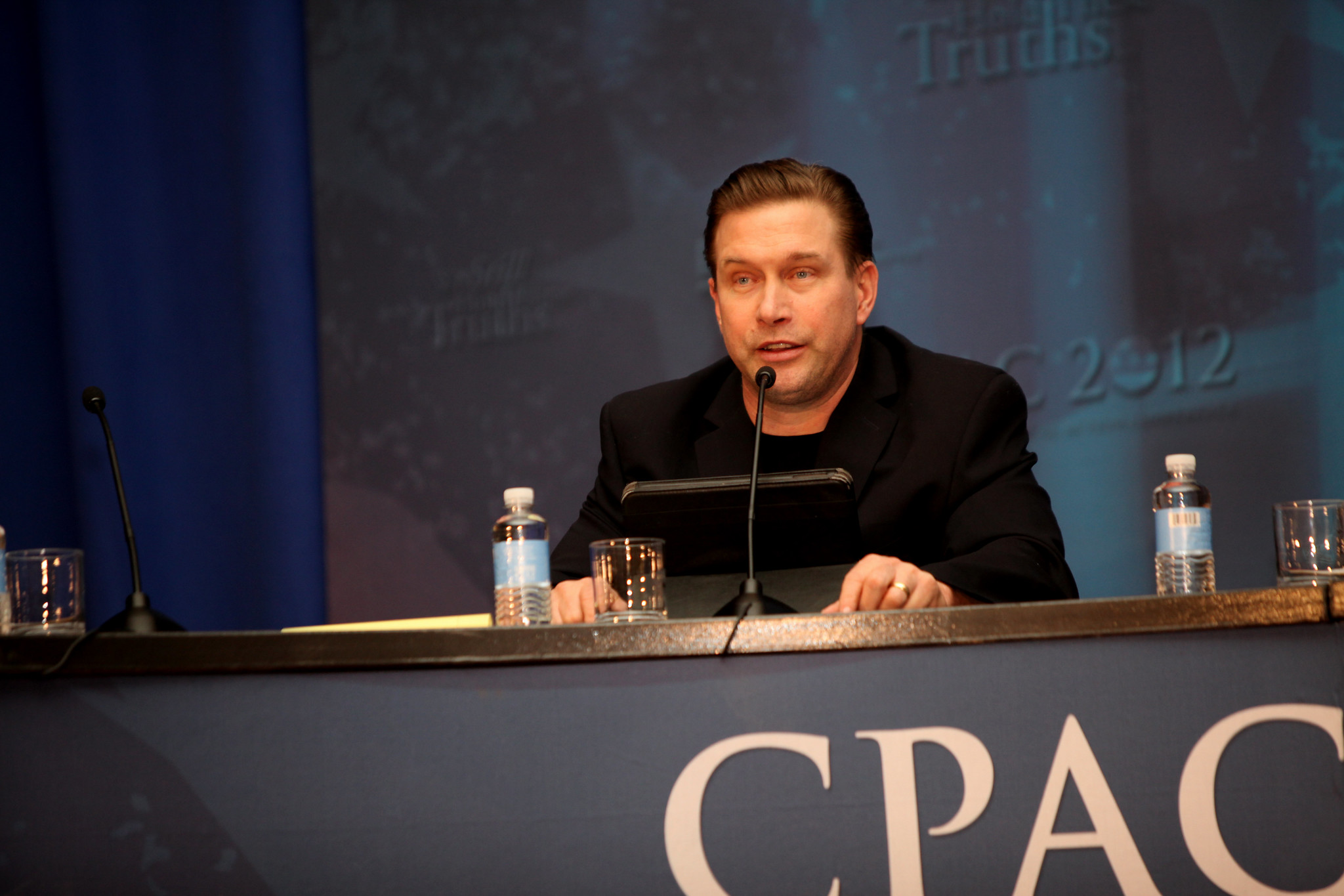 10 Celebrities Who Are Surprisingly Poor - Plunged in Debt