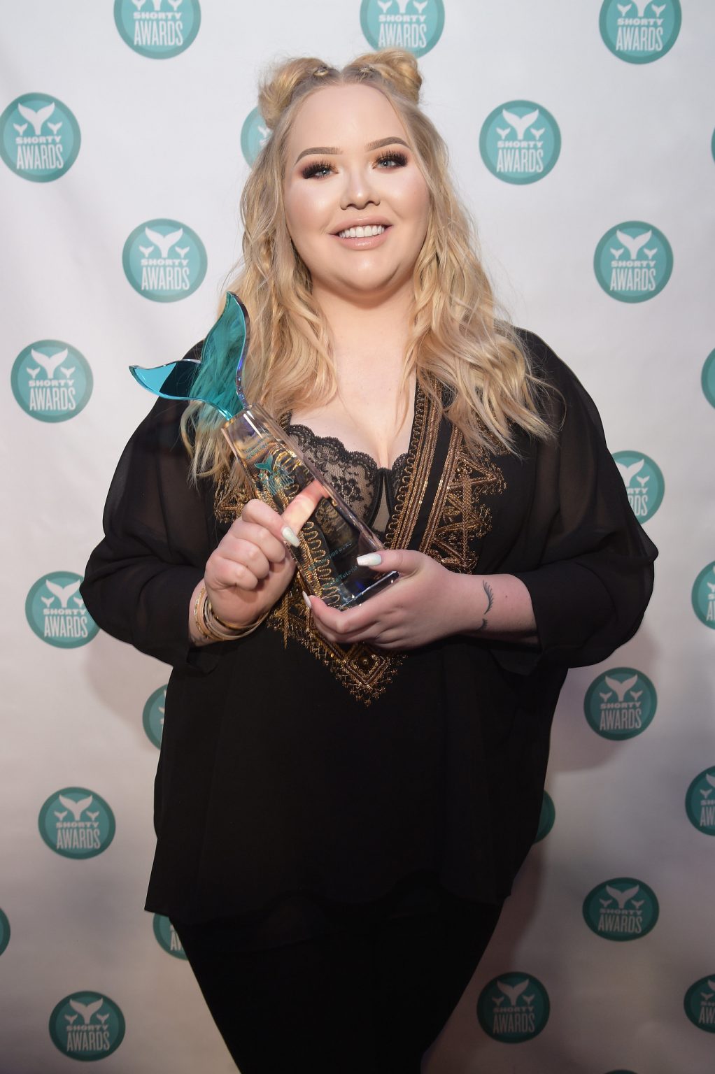 How Much is NikkieTutorials Worth? - Plunged in Debt