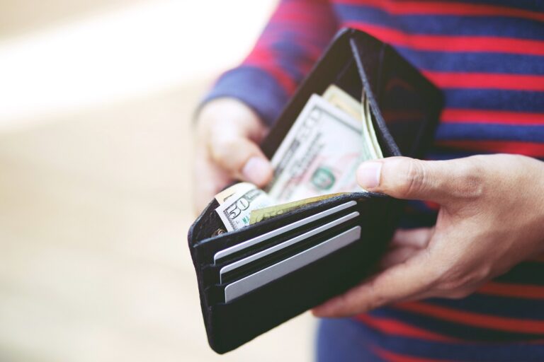 9 Tips to Manage and Overcome Being in Debt